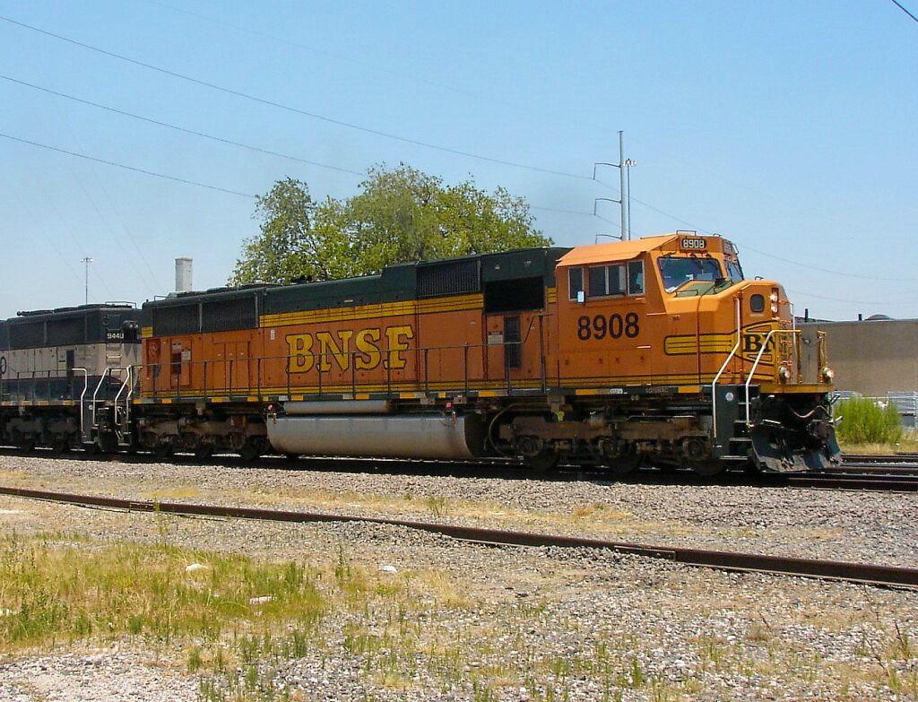 BNSF 8908